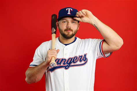 딸 수술 지켜본 뒤 복귀전서 홈런 쾅…등번호까지 바꾼 Ml 72홈런 내야수의 사연