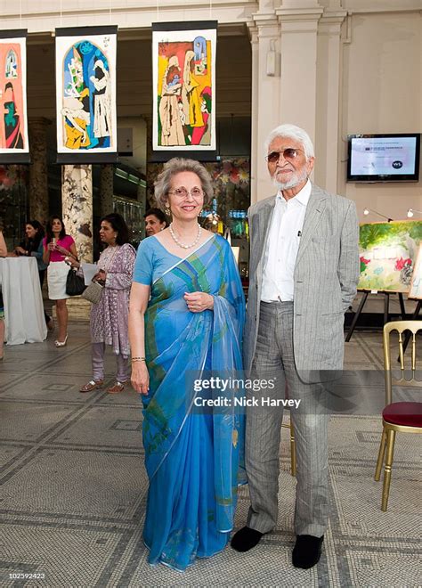 Sunita Kumar And M F Husain Attend The Exhibition Of Previously Photo Dactualité Getty Images