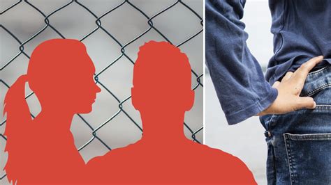 Nioårig Pojke Tvingades Bo I Hundgård Utomhus