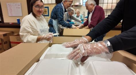 Mozel Sanders Foundation Feeds Thousands Of Hungry Hoosiers This
