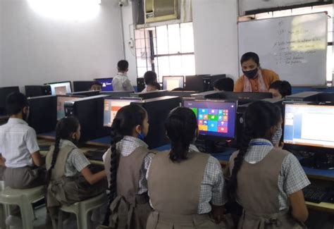 Computer Lab AES AG Primary Babe