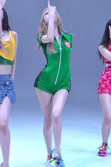 Pin On Itzy 유나 Kpop Girls Itzy Pretty People