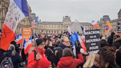 В Париже прошёл митинг против отправки западных войск на Украину