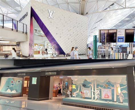 擁有 linkedin 檔案的the moodie davitt report：hong kong airport opens hermès