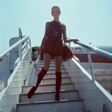 40 Photos Of Twiggys Style From 60s Mod To Now Huffpost Uk Style
