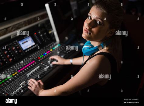 Female Sound Engineer Hi Res Stock Photography And Images Alamy