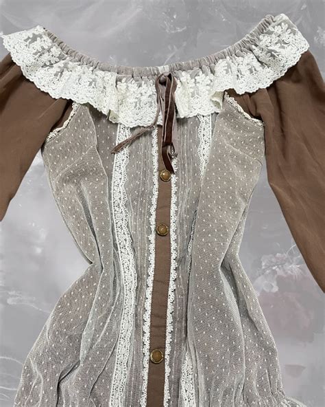 리즈리사 라떼갸루 블라우스 땡땡이 크로셰 디테일 걀펑 러블리 모리 후루츠패밀리