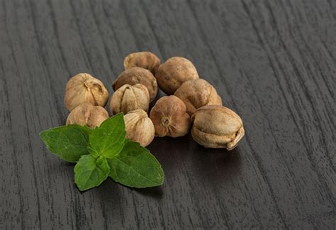 Premium Photo Cardamon