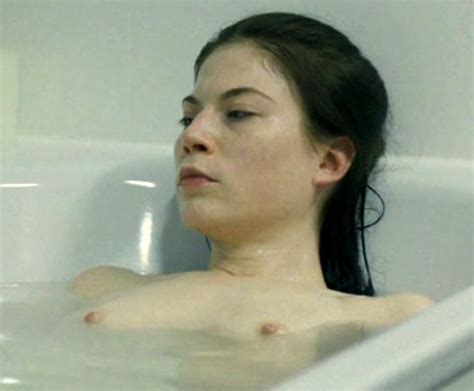 Naked Nora von Waldstätten in Oktober November