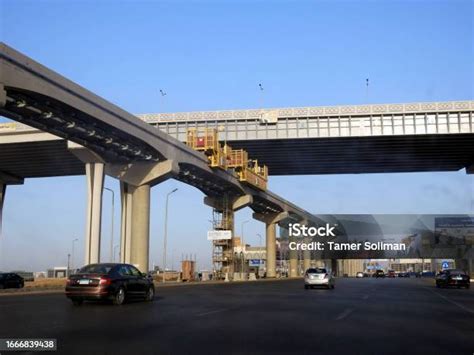 카이로 건설 현장 이집트 모노레일 운송 시스템 기둥과 선로의 오버 헤드 고속 열차 이집트의 부동산 개발 프로젝트 0명에 대한 스톡 사진 및 기타 이미지 Istock