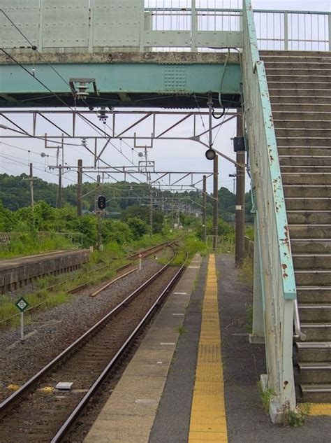 강철 경치 계단 고가도로 교통 기차 기차역 나리타 녹색 녹지 농촌 지역 농촌의 다리 먼 지역 목적지 버려진 소박한 환경 수송 시골 신호