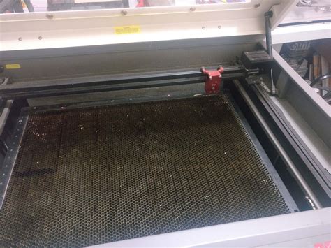 Universal Laser Systems Uls V 460 레이저 판매 가격 9207200 2004에 사용됨 Cae에서 구매