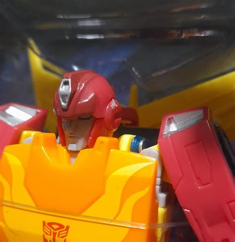 i hate when this happens it s a small scratch but still really annoying for a brand new figure