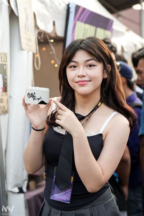 Pin Oleh Fantasy Of Art Real Di Others Gadis Gadis Cantik Foto