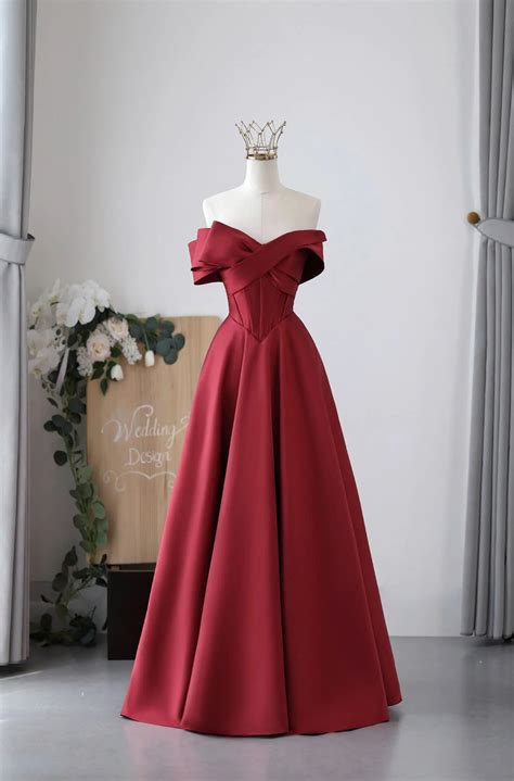 VÁy Đi BÀn CÔ DÂu Form A Tone ĐỎ KiỂu TrỄ Vai