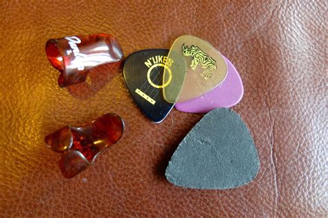Debunking The Ukulele Plectrum Nonsense