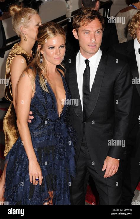 Jude Law And Sienna Miller The Costume Institute Gala Benefit To