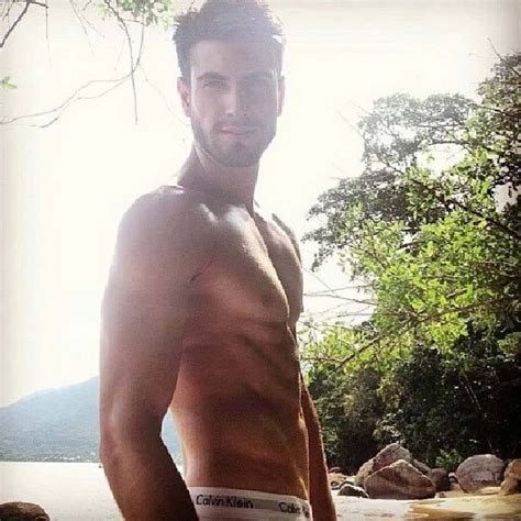 El Polic A M S Sexy Guilherme Le O Est En El Mundial De Brasil Elcorreo Com