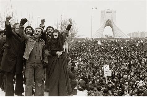 برپایی نمایشگاه عکس انقلاب اسلامی در فرهنگسرای نهج‌البلاغه