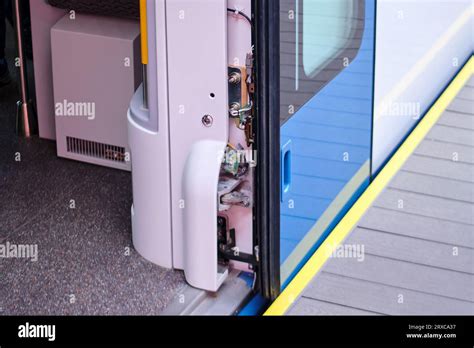 How Does Train Doors Work At Ruby Lay Blog