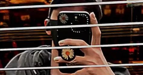 지드래곤 근육 키웠나 팔이 탄탄 손톱엔 민트색 네일아트