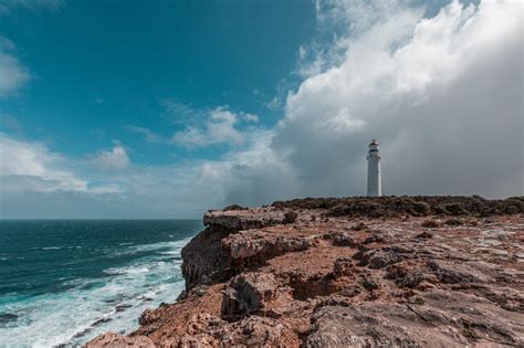 거친 폭풍우 치는 하늘 아래 바다 위의 절벽에 케이프 넬슨 등 대 서 빅토리아 호주 0명에 대한 스톡 사진 및 기타 이미지 0명 건물 외관 구름 풍경 Istock