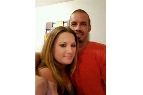 Mulher Amamenta O Namorado De 36 Anos 12 Vezes Por Dia