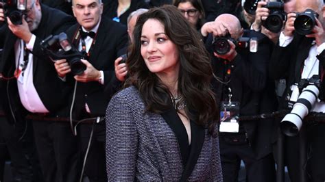 César 2024 Marion Cotillard Adopte La Wolf Cut Sur Le Tapis Rouge