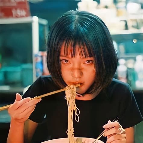 吃面的女孩 花瓣网