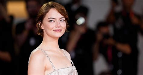 In Vendig Emma Stone Zieht In Funkelndem Kleid Alle Blicke Auf Sich Gmx