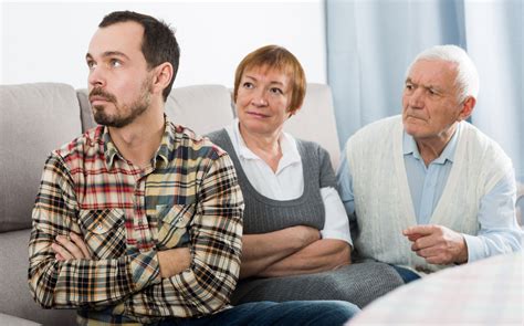 Българите сме в топ 5 на хората които живеят до най късно с родителите си Галерия Блиц