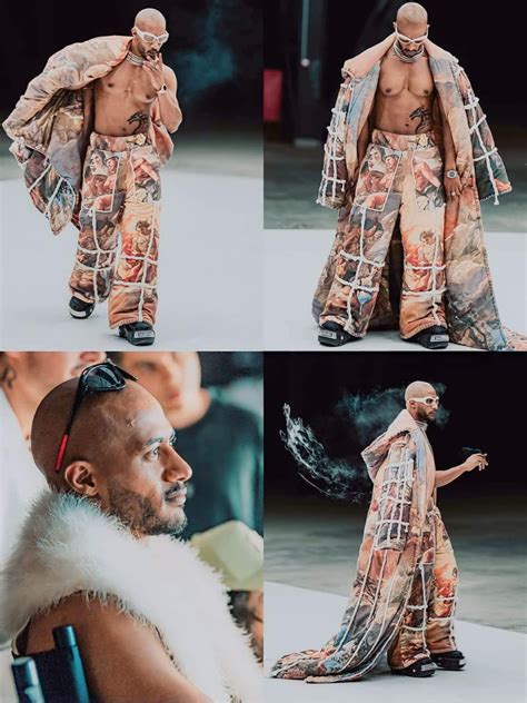 محمد رمضان في أحدث ظهور عاري الصدر بوشم على بطنه