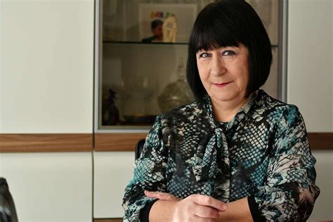 НЕВИДЕНА ЗАВИСТ И ЉУБОМОРА НА ВАНКОВСКА Вреска и повикува не гласајте за Сиљановска