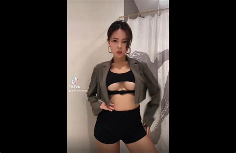 Efa 伊法奶奶是性感模特兒，尺度頗大的她還以為只是作品限定 Yespick 熱新聞 Yesnews