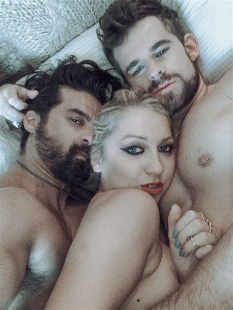 Sacerdote Pero Hombre