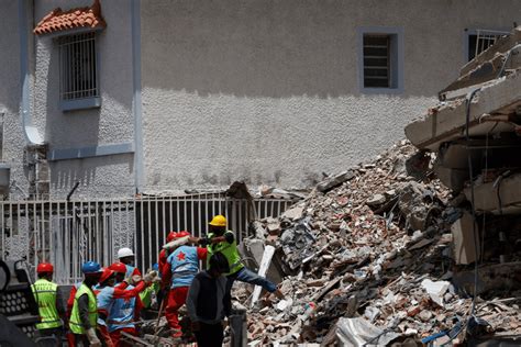 Earthquake Of Magnitude 78 Strikes Off Southern Philippines Tsunami