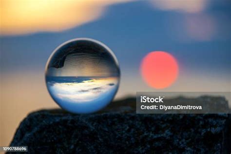 거꾸로 일몰 풍경 케이프 Kaliakra 불가리아 동유럽반사는 Lensball선택적 초점 텍스트에 대 한 공간에서 0명에 대한 스톡 사진 및 기타 이미지 Istock