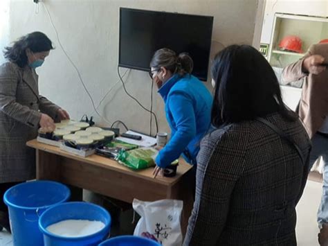 29 цэцэрлэгийн хүнсний агуулахад байсан хугацаа нь дууссан 50 нэр төрлийн бүтээгдэхүүнийг хурааж