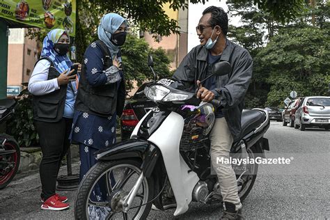 Seawal Pagi Calon Pkr Napsiah Khamis Keluar Jumpa Pengundi Prnjohor