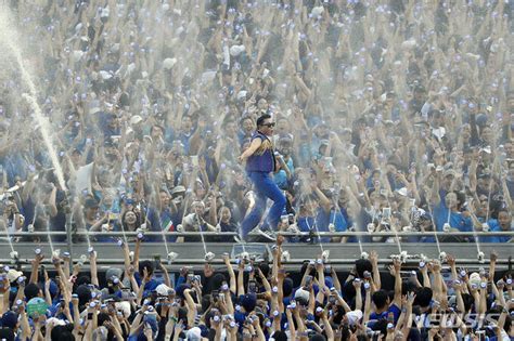 “돌아가는 관객 뒷모습 속상했지만 안전 우선”… 싸이 폭우에 ‘흠뻑쇼 중단 심경