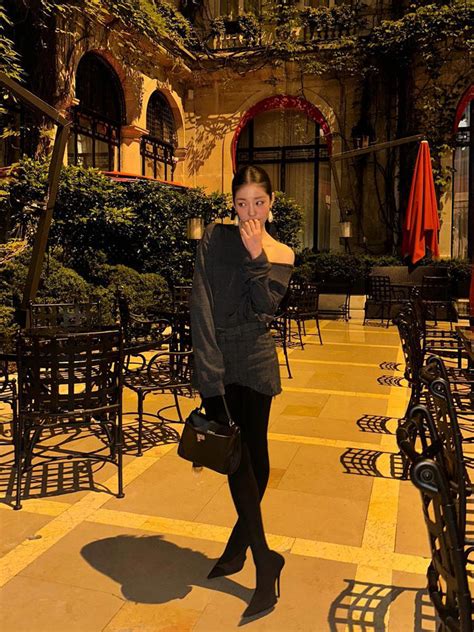 “알차게 즐겼다”…노윤서 파리의 밤→클래식한 시선 압도