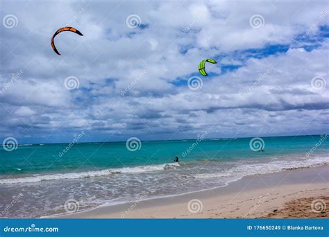 Kite Surfing On The Oahu Island In Hawaii Stock Image Image Of