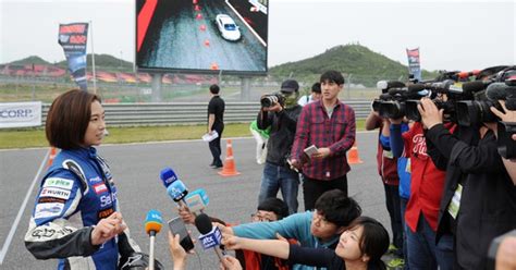 권봄이 자동차와 인간의 대결 즐거운 승부