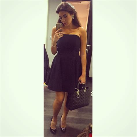 ياسمين صبري عارية السيقان بفساتين قصيرة 20 صورة الفن والجمال