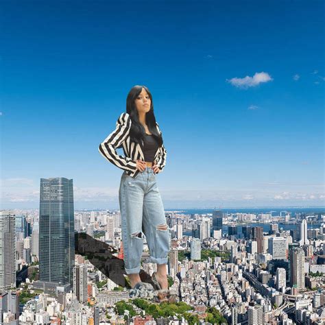 Jenna Ortega Giantess 2 By Daviedxd On Deviantart
