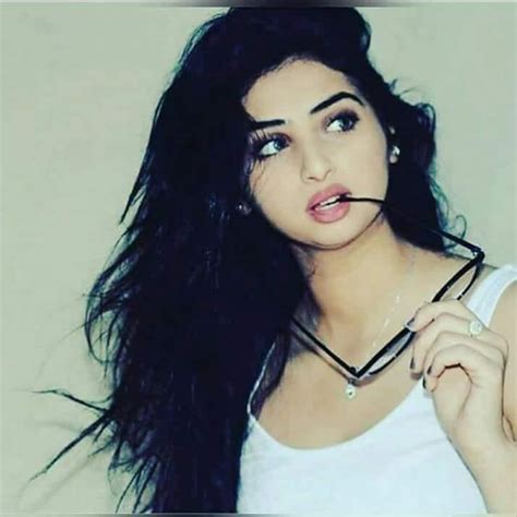 دیزاین لباس عروسی جالدوزی