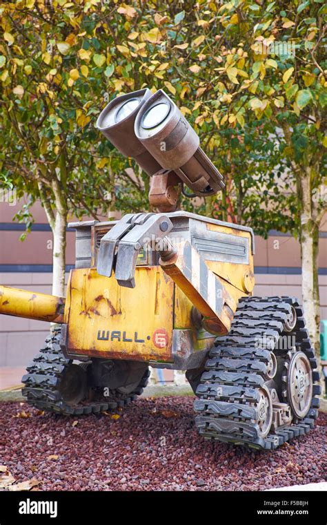 Wall E A Character From A Disney Film Discoveryland Disneyland Paris