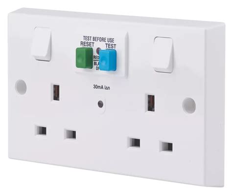 Schneider Electric Exclusive Square Edge 30ma 2 Gang 2p E Switched Passive Rcd Socket White