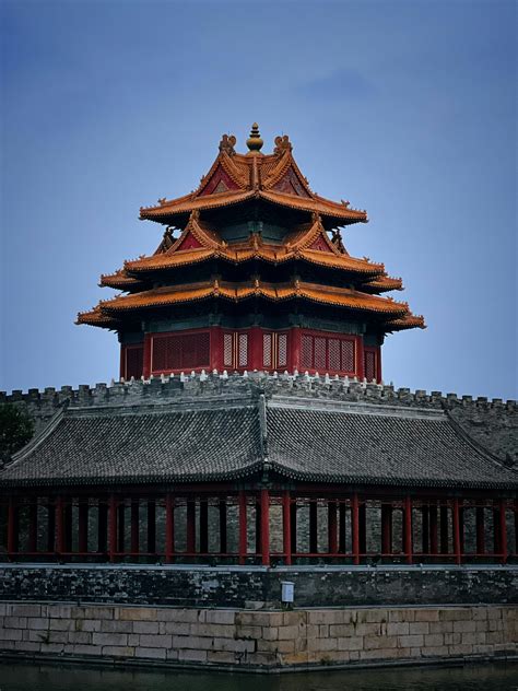 집 밖의 건축 검정색과 흰색 고대 건축 관광 관광 명소 관광객 군중 금단의 도시 낮 대전 도시 건축 도시 경관 도시 풍경 동아시아 동양 건축