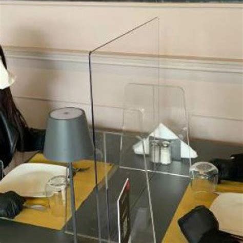 Fase 2 Al Ristorante Con Pannelli In Plexiglass E Menù Digitali Così